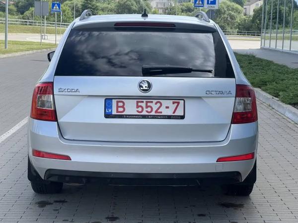 Pelēks Skoda Octavia 2014 Rēzekne, ar dzinēja tilpumu 2.00 L un nobraukumu 324 tūkst. km par 5790 €, foto 4 vietnē AUTOMOTO.COM.LV
