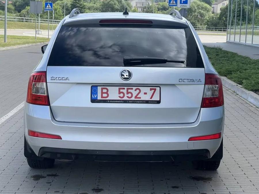 Grey Skoda Octavia 2014 in Rezekne, with an engine capacity of 2.00 L and mileage of 324 thousand km for 5790 €, photo 5 on AUTOMOTO.COM.LV