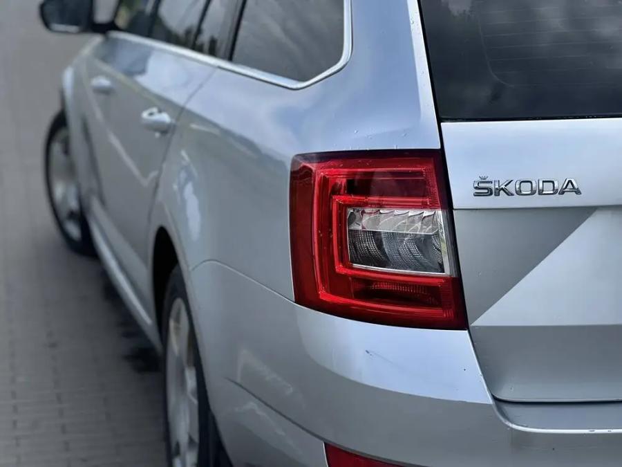 Grey Skoda Octavia 2014 in Rezekne, with an engine capacity of 2.00 L and mileage of 324 thousand km for 5790 €, photo 7 on AUTOMOTO.COM.LV