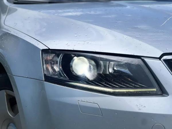 Pelēks Skoda Octavia 2014 Rēzekne, ar dzinēja tilpumu 2.00 L un nobraukumu 324 tūkst. km par 5790 €, foto 7 vietnē AUTOMOTO.COM.LV