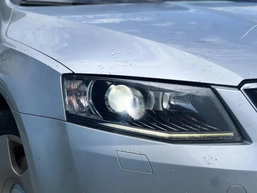 Grey Skoda Octavia 2014 in Rezekne, with an engine capacity of 2.00 L and mileage of 324 thousand km for 5790 €, photo 8 on AUTOMOTO.COM.LV
