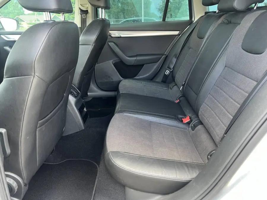 Grey Skoda Octavia 2014 in Rezekne, with an engine capacity of 2.00 L and mileage of 324 thousand km for 5790 €, photo 13 on AUTOMOTO.COM.LV