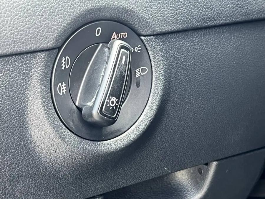 Grey Skoda Octavia 2014 in Rezekne, with an engine capacity of 2.00 L and mileage of 324 thousand km for 5790 €, photo 16 on AUTOMOTO.COM.LV