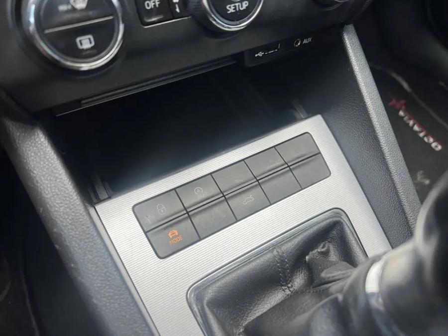 Grey Skoda Octavia 2014 in Rezekne, with an engine capacity of 2.00 L and mileage of 324 thousand km for 5790 €, photo 22 on AUTOMOTO.COM.LV
