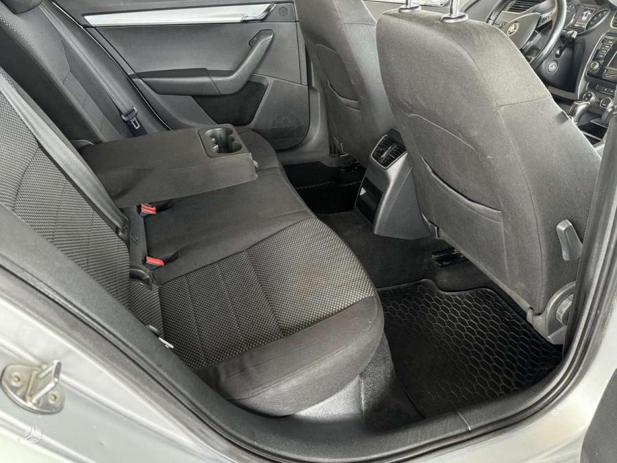 Pelēks Skoda Octavia 2014 Viļņa, ar dzinēja tilpumu 1.60 L un nobraukumu 240 tūkst. km par 3999 €, foto 8 vietnē AUTOMOTO.COM.LV