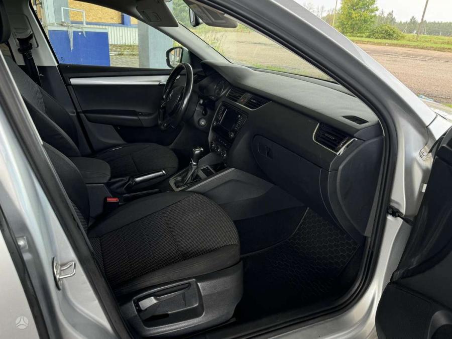 Pelēks Skoda Octavia 2014 Viļņa, ar dzinēja tilpumu 1.60 L un nobraukumu 240 tūkst. km par 3999 €, foto 16 vietnē AUTOMOTO.COM.LV