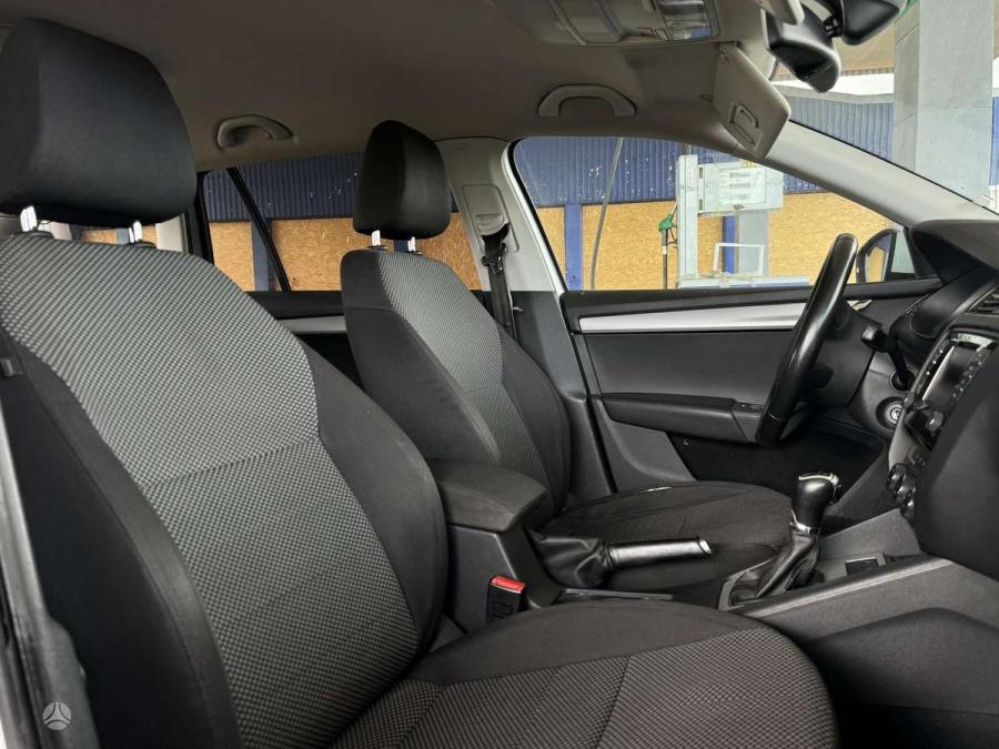 Pelēks Skoda Octavia 2014 Viļņa, ar dzinēja tilpumu 1.60 L un nobraukumu 240 tūkst. km par 3999 €, foto 17 vietnē AUTOMOTO.COM.LV