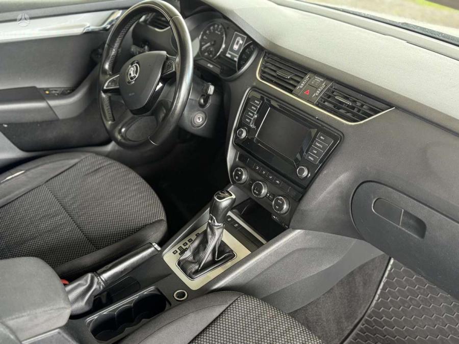Pelēks Skoda Octavia 2014 Viļņa, ar dzinēja tilpumu 1.60 L un nobraukumu 240 tūkst. km par 3999 €, foto 18 vietnē AUTOMOTO.COM.LV