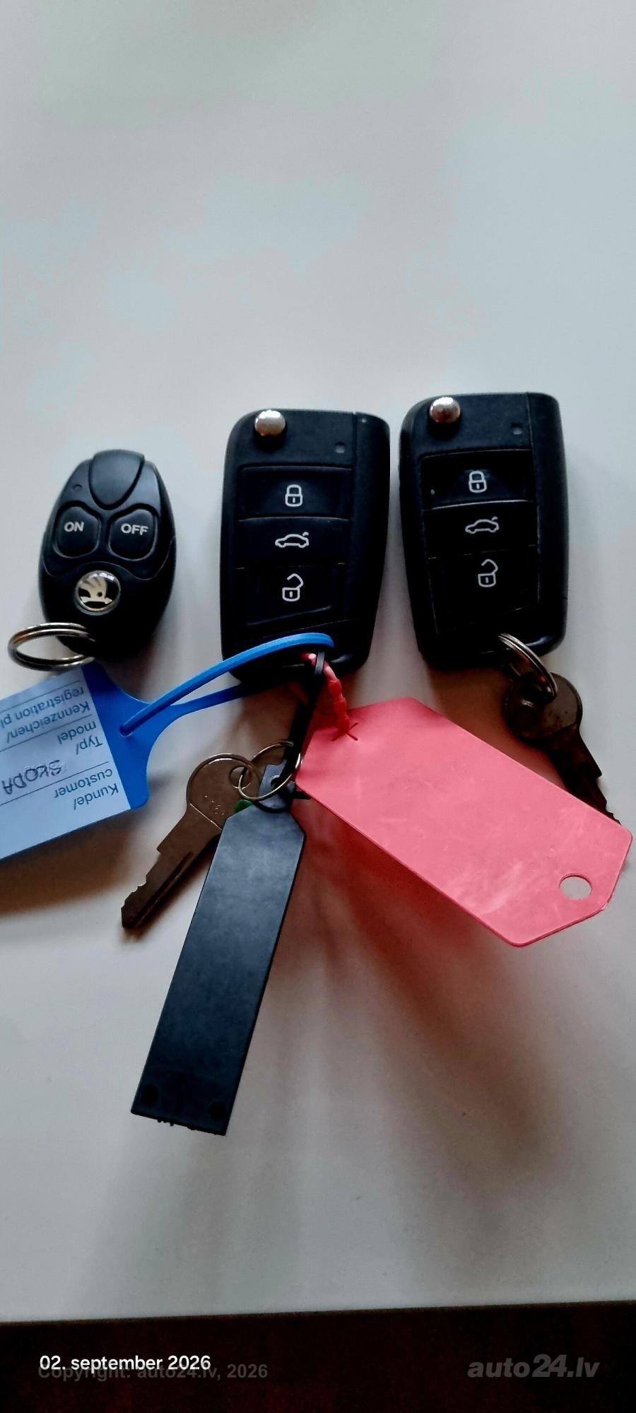 Pelēks Skoda Octavia 2014 Tallina, ar dzinēja tilpumu 2.00 L un nobraukumu 314 tūkst. km par 10000 €, foto 20 vietnē AUTOMOTO.COM.LV