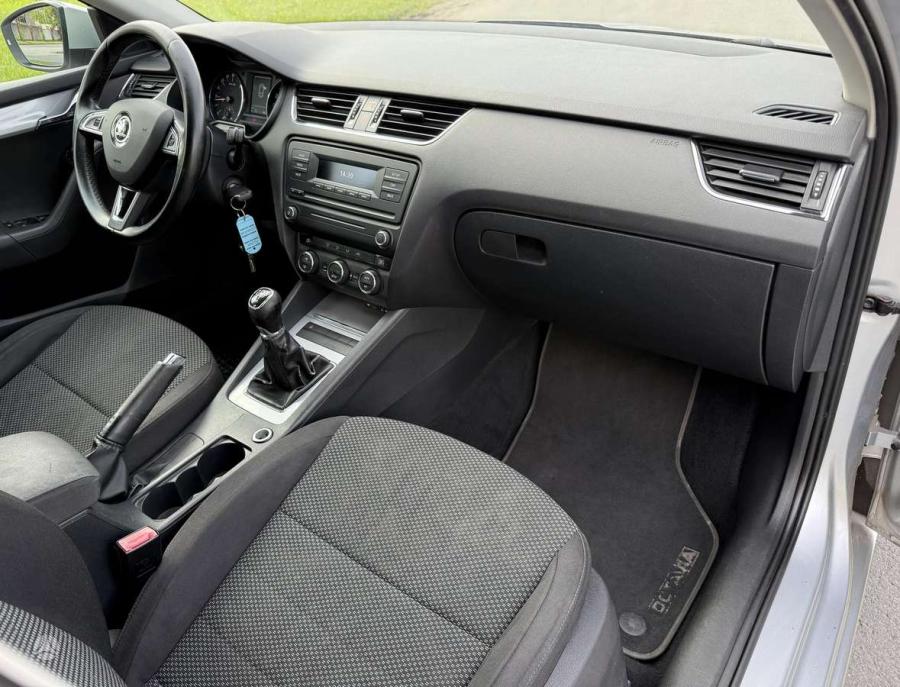 Grey Skoda Octavia 2014 in Siauliai, with an engine capacity of 1.60 L and mileage of 212 thousand km for 4900 €, photo 8 on AUTOMOTO.COM.LV