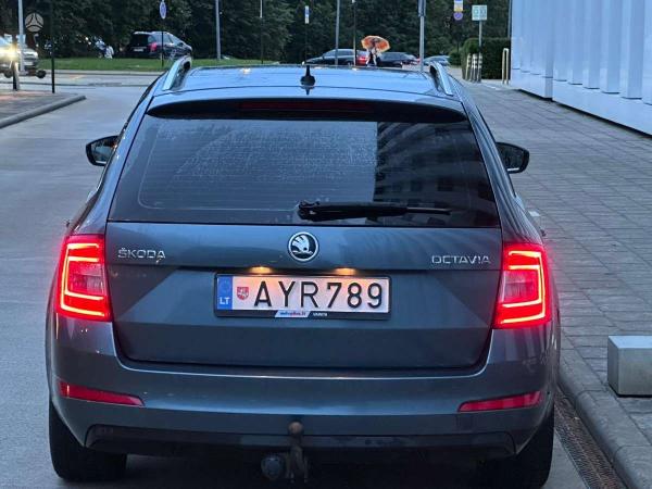 Pelēks Skoda Octavia 2014 Viļņa, ar dzinēja tilpumu 1.60 L un nobraukumu 303 tūkst. km par 5500 €, foto 5 vietnē AUTOMOTO.COM.LV