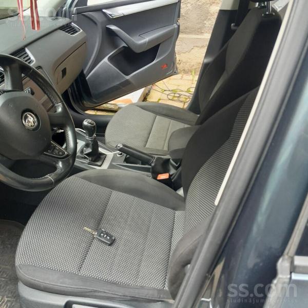 Skoda Octavia 2014 Rīga vietnē Pelēks Skoda Octavia 2014 Rīga, ar dzinēja tilpumu 2.00 L un nobraukumu 259 tūkst. km par 4500 €, foto 7 vietnē AUTOMOTO.COM.LV