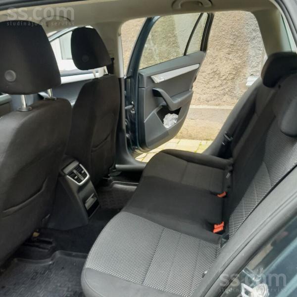 Skoda Octavia 2014 Rīga vietnē Pelēks Skoda Octavia 2014 Rīga, ar dzinēja tilpumu 2.00 L un nobraukumu 259 tūkst. km par 4500 €, foto 8 vietnē AUTOMOTO.COM.LV