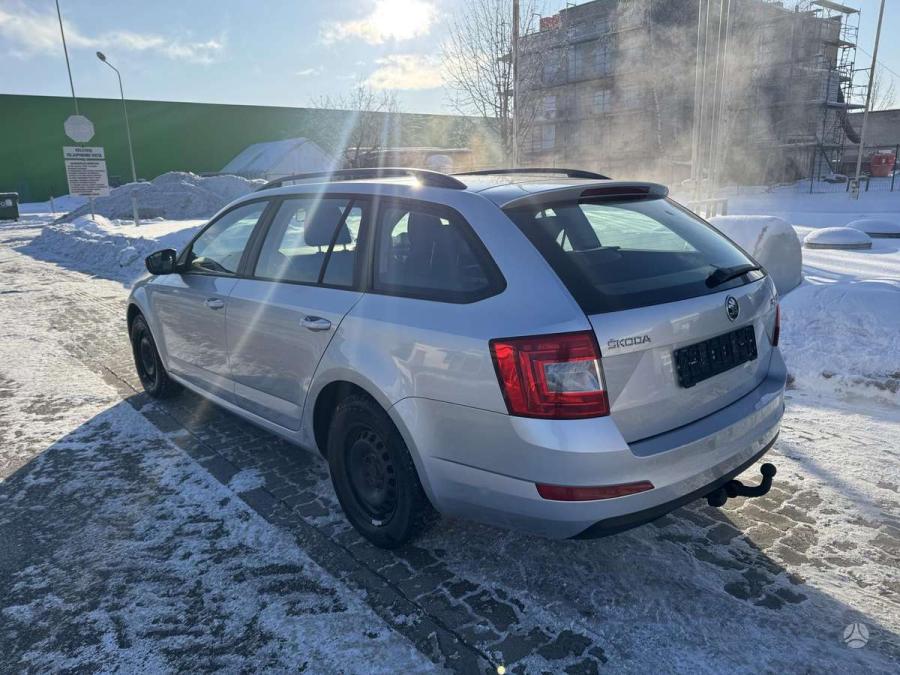 Grey Skoda Octavia 2015 in Kaunas, with an engine capacity of 1.60 L and mileage of 261 thousand km for 4590 €, photo 4 on AUTOMOTO.COM.LV