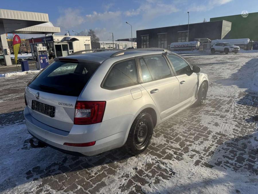 Grey Skoda Octavia 2015 in Kaunas, with an engine capacity of 1.60 L and mileage of 261 thousand km for 4590 €, photo 6 on AUTOMOTO.COM.LV