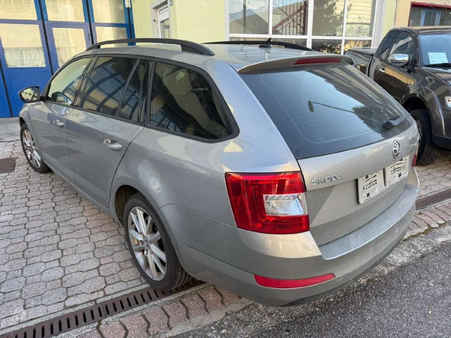 Grey Skoda Octavia 2015 in Kaunas, with an engine capacity of 2.00 L and mileage of 200 thousand km for 7500 €, photo 4 on AUTOMOTO.COM.LV