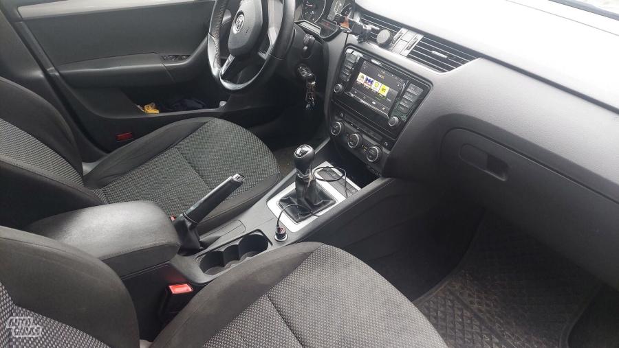 Pelēks Skoda Octavia 2015 Zarasai, ar dzinēja tilpumu 1.60 L un nobraukumu 336 tūkst. km par 4700 €, foto 14 vietnē AUTOMOTO.COM.LV
