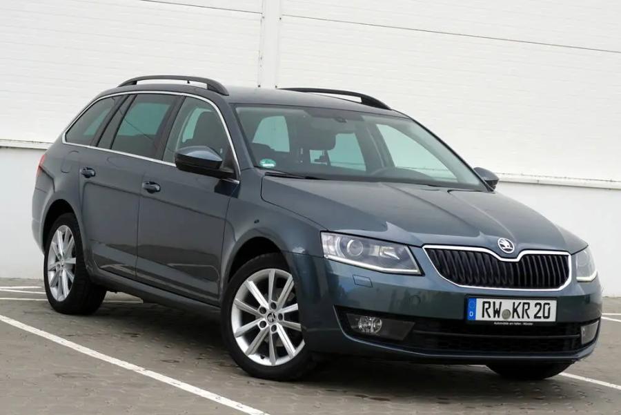 Grey Skoda Octavia 2015 in Riga, with an engine capacity of 2.00 L and mileage of 240 thousand km for 6600 €, photo 3 on AUTOMOTO.COM.LV