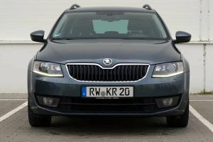 Grey Skoda Octavia 2015 in Riga, with an engine capacity of 2.00 L and mileage of 240 thousand km for 6600 €, photo 4 on AUTOMOTO.COM.LV