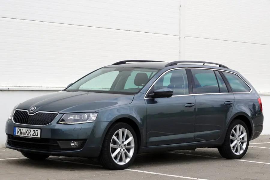 Grey Skoda Octavia 2015 in Riga, with an engine capacity of 2.00 L and mileage of 240 thousand km for 6600 €, photo 6 on AUTOMOTO.COM.LV