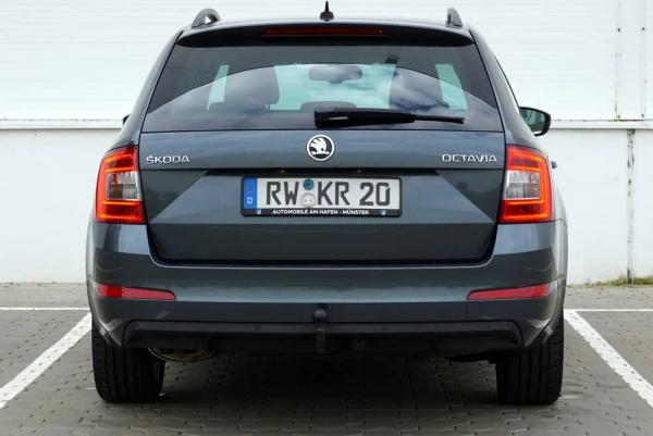 Grey Skoda Octavia 2015 in Riga, with an engine capacity of 2.00 L and mileage of 240 thousand km for 6600 €, photo 9 on AUTOMOTO.COM.LV