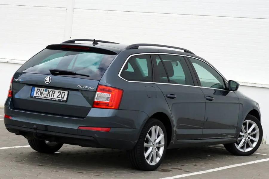 Grey Skoda Octavia 2015 in Riga, with an engine capacity of 2.00 L and mileage of 240 thousand km for 6600 €, photo 11 on AUTOMOTO.COM.LV