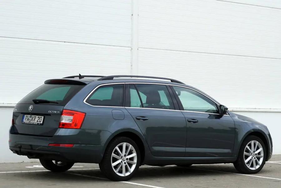 Grey Skoda Octavia 2015 in Riga, with an engine capacity of 2.00 L and mileage of 240 thousand km for 6600 €, photo 12 on AUTOMOTO.COM.LV