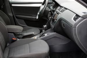 Grey Skoda Octavia 2015 in Riga, with an engine capacity of 2.00 L and mileage of 240 thousand km for 6600 €, photo 15 on AUTOMOTO.COM.LV