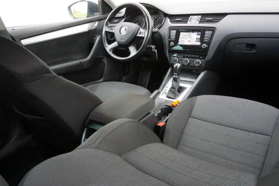 Grey Skoda Octavia 2015 in Riga, with an engine capacity of 2.00 L and mileage of 240 thousand km for 6600 €, photo 17 on AUTOMOTO.COM.LV