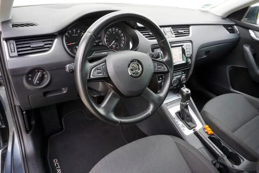 Grey Skoda Octavia 2015 in Riga, with an engine capacity of 2.00 L and mileage of 240 thousand km for 6600 €, photo 21 on AUTOMOTO.COM.LV
