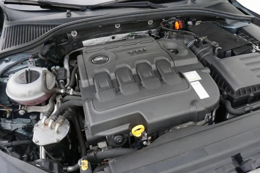 Grey Skoda Octavia 2015 in Riga, with an engine capacity of 2.00 L and mileage of 240 thousand km for 6600 €, photo 31 on AUTOMOTO.COM.LV
