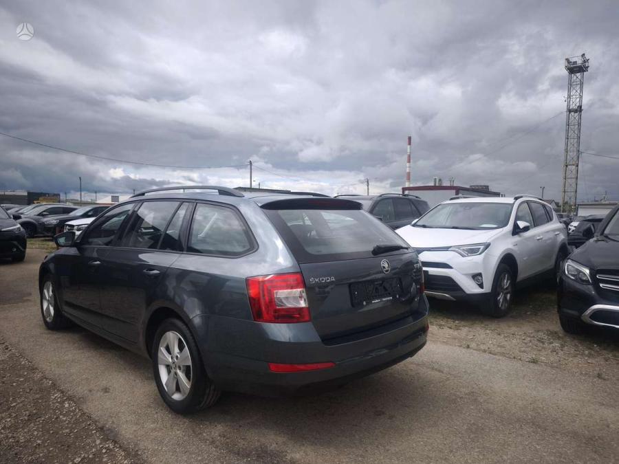 Grey Skoda Octavia 2015 in Vilnius, with an engine capacity of 2.00 L and mileage of 251 thousand km for 7950 €, photo 5 on AUTOMOTO.COM.LV