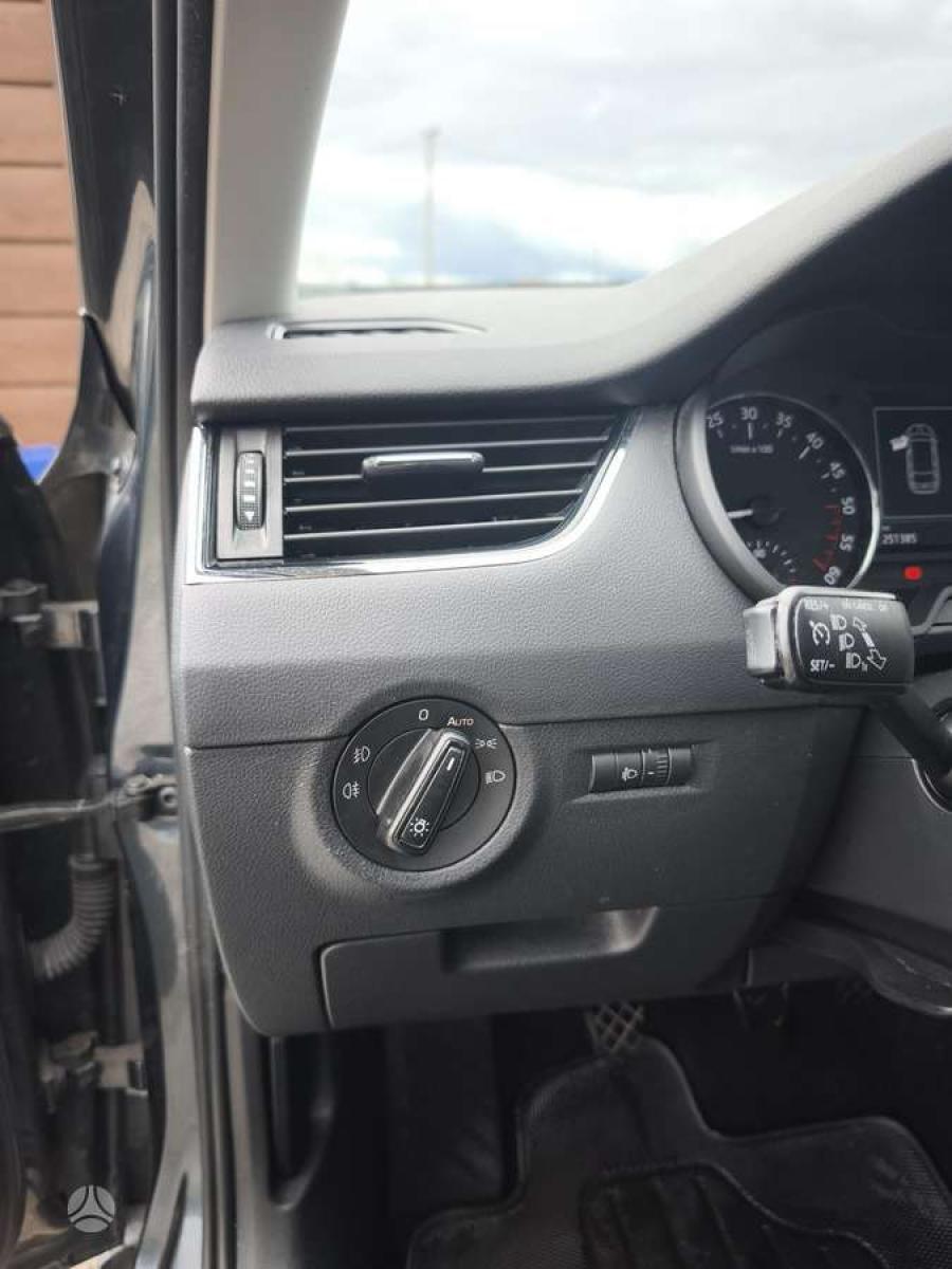 Grey Skoda Octavia 2015 in Vilnius, with an engine capacity of 2.00 L and mileage of 251 thousand km for 7950 €, photo 18 on AUTOMOTO.COM.LV