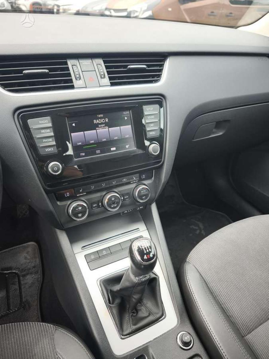 Grey Skoda Octavia 2015 in Vilnius, with an engine capacity of 2.00 L and mileage of 251 thousand km for 7950 €, photo 20 on AUTOMOTO.COM.LV
