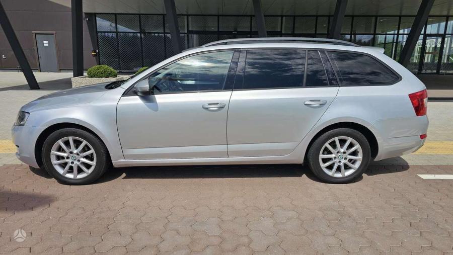 Grey Skoda Octavia 2015 in Kaunas, with an engine capacity of 1.60 L and mileage of 204 thousand km for 6999 €, photo 1 on AUTOMOTO.COM.LV