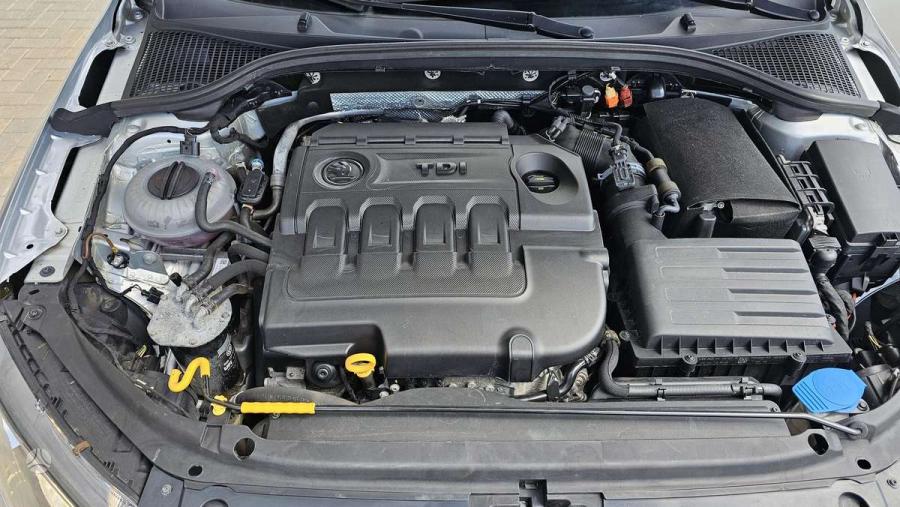 Grey Skoda Octavia 2015 in Kaunas, with an engine capacity of 1.60 L and mileage of 204 thousand km for 6999 €, photo 23 on AUTOMOTO.COM.LV