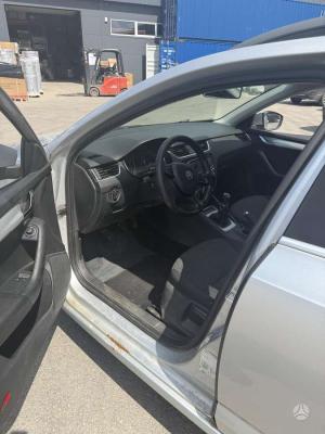 Серый Шкода Октавия 2015 в Каунас, объемом двигателя 1.40 л и пробегом 280 тыс. км за 2800 €, фото 4 на AUTOMOTO.COM.LV