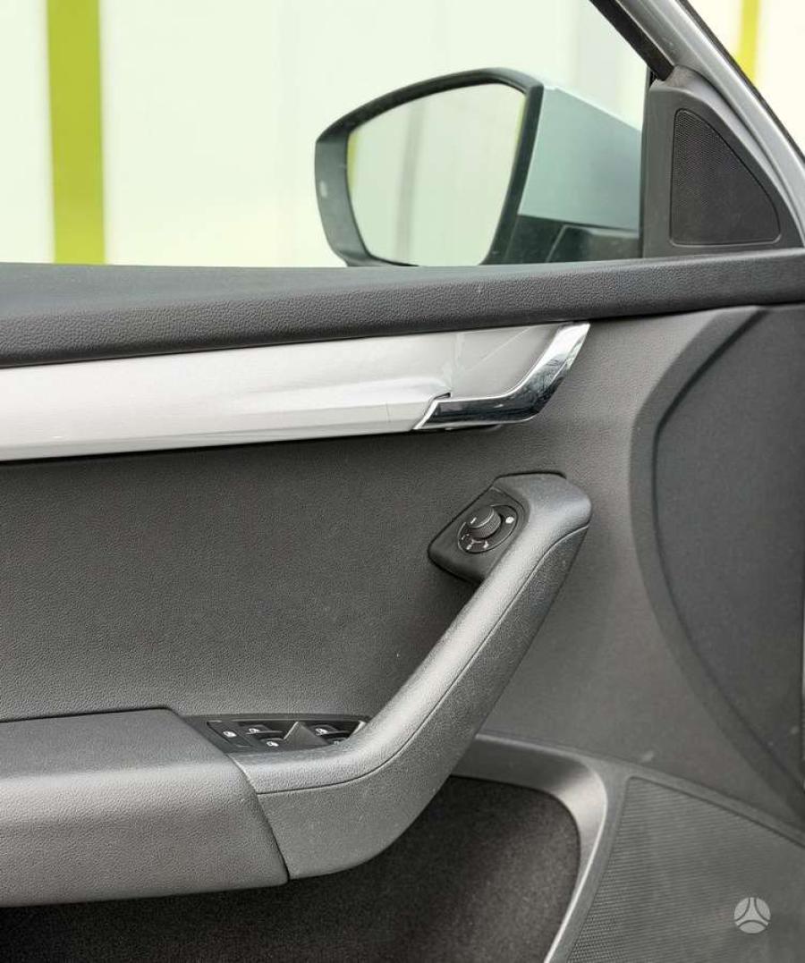 Pelēks Skoda Octavia 2015 Tauragė, ar dzinēja tilpumu 1.60 L un nobraukumu 253 tūkst. km par 5700 €, foto 24 vietnē AUTOMOTO.COM.LV