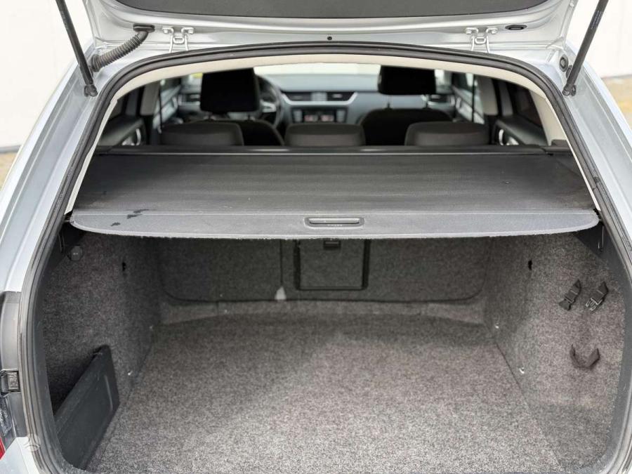 Pelēks Skoda Octavia 2015 Tauragė, ar dzinēja tilpumu 1.60 L un nobraukumu 253 tūkst. km par 5700 €, foto 29 vietnē AUTOMOTO.COM.LV