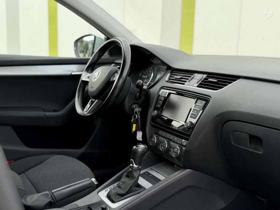 Pelēks Skoda Octavia 2015 Tauragė, ar dzinēja tilpumu 1.60 L un nobraukumu 253 tūkst. km par 5700 €, foto 31 vietnē AUTOMOTO.COM.LV