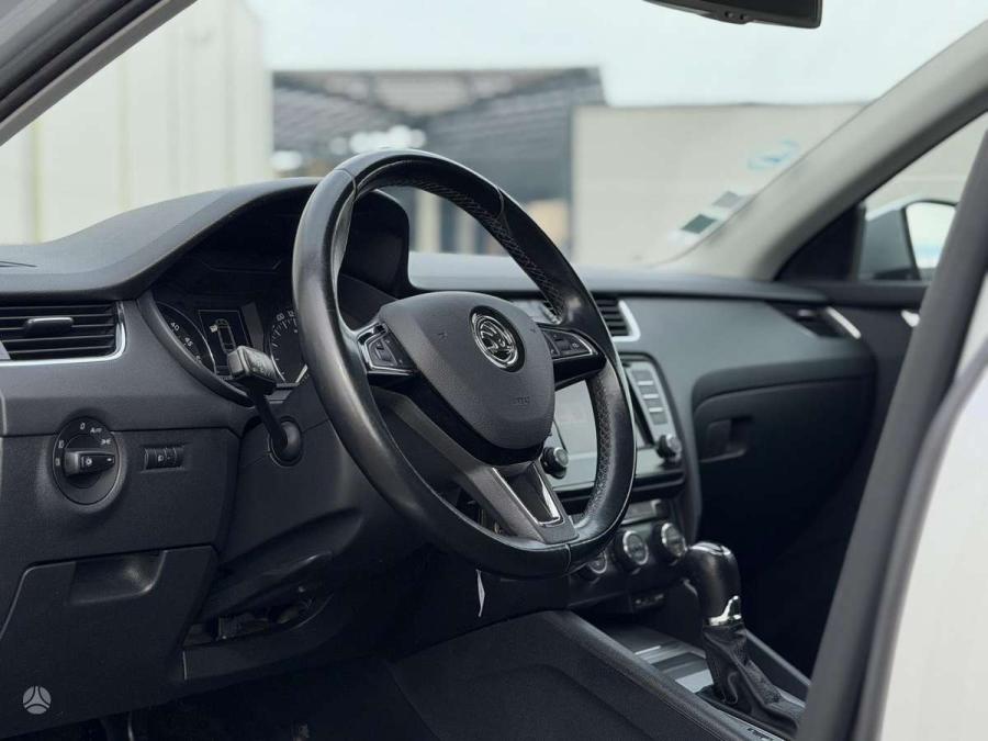 Pelēks Skoda Octavia 2015 Tauragė, ar dzinēja tilpumu 1.60 L un nobraukumu 253 tūkst. km par 5700 €, foto 35 vietnē AUTOMOTO.COM.LV
