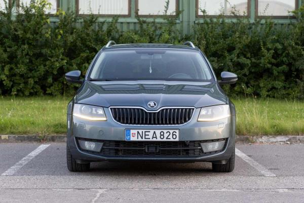 Pelēks Skoda Octavia 2015 Viļņa, ar dzinēja tilpumu 1.97 L un nobraukumu 335 tūkst. km par 7400 €, foto 1 vietnē AUTOMOTO.COM.LV