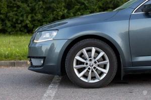 Grey Skoda Octavia 2015 in Vilnius, with an engine capacity of 1.97 L and mileage of 335 thousand km for 7400 €, photo 5 on AUTOMOTO.COM.LV