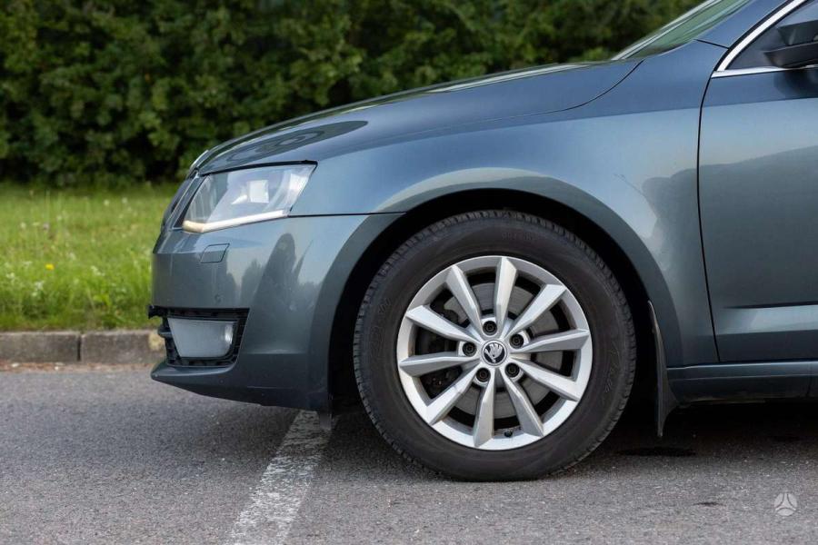 Grey Skoda Octavia 2015 in Vilnius, with an engine capacity of 1.97 L and mileage of 335 thousand km for 7400 €, photo 5 on AUTOMOTO.COM.LV