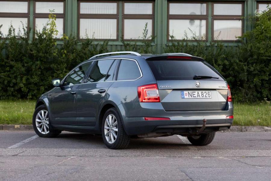 Grey Skoda Octavia 2015 in Vilnius, with an engine capacity of 1.97 L and mileage of 335 thousand km for 7400 €, photo 7 on AUTOMOTO.COM.LV