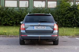 Grey Skoda Octavia 2015 in Vilnius, with an engine capacity of 1.97 L and mileage of 335 thousand km for 7400 €, photo 8 on AUTOMOTO.COM.LV