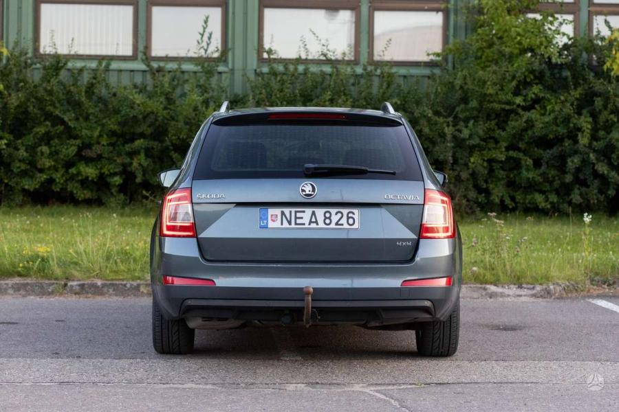 Grey Skoda Octavia 2015 in Vilnius, with an engine capacity of 1.97 L and mileage of 335 thousand km for 7400 €, photo 8 on AUTOMOTO.COM.LV