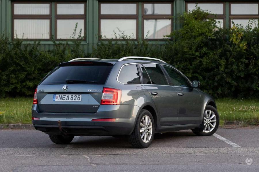 Grey Skoda Octavia 2015 in Vilnius, with an engine capacity of 1.97 L and mileage of 335 thousand km for 7400 €, photo 9 on AUTOMOTO.COM.LV