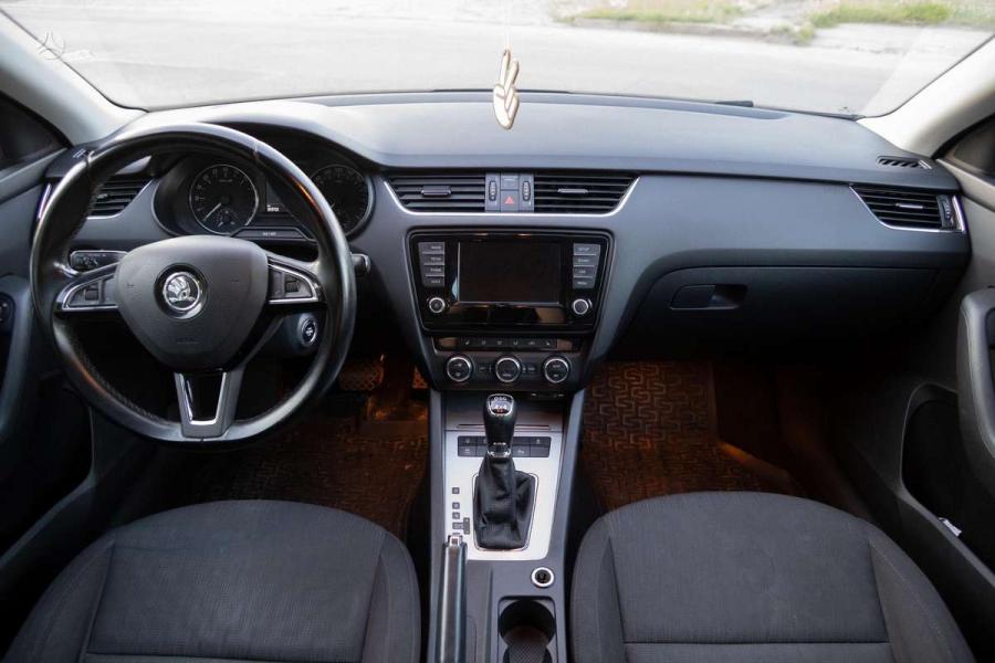 Grey Skoda Octavia 2015 in Vilnius, with an engine capacity of 1.97 L and mileage of 335 thousand km for 7400 €, photo 12 on AUTOMOTO.COM.LV