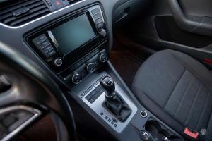 Grey Skoda Octavia 2015 in Vilnius, with an engine capacity of 1.97 L and mileage of 335 thousand km for 7400 €, photo 15 on AUTOMOTO.COM.LV